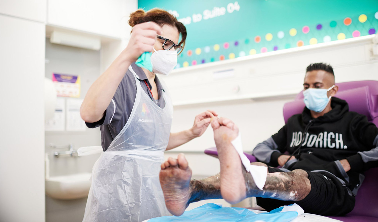 Guidance for managing leg ulcers or foot ulcers at home